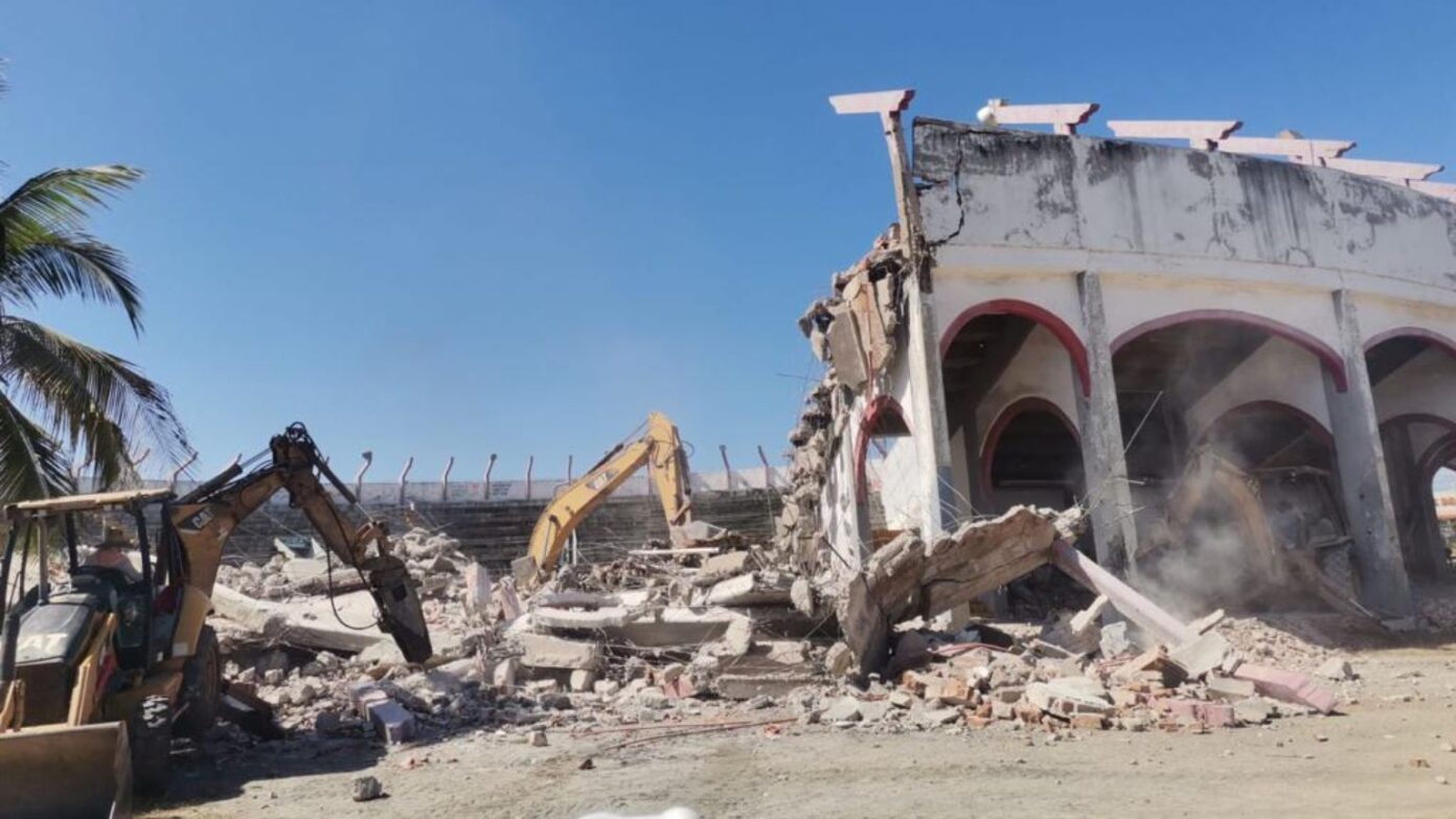 Demolition work begins on the Plaza de Toros to build the WTC Mazatlan ...